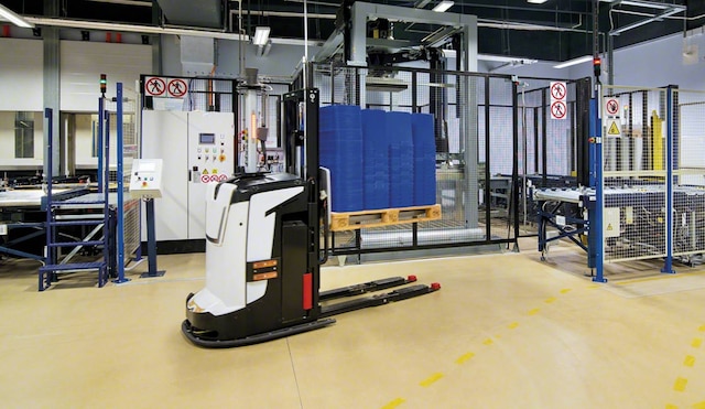 Así funcionan los robots AGV - Mecalux.com.co
