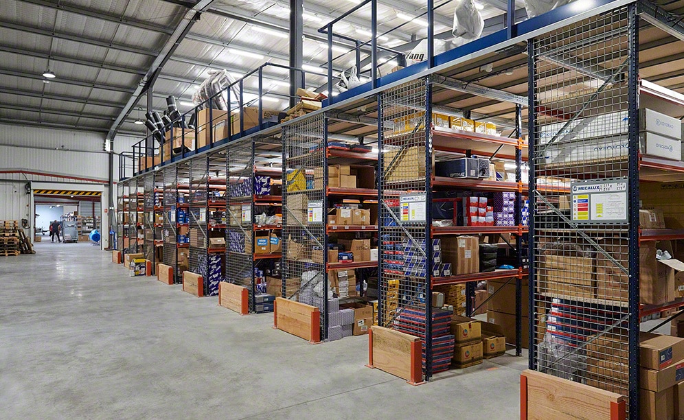 Una bodega de piezas de recambio de coches - Mecalux.com.co