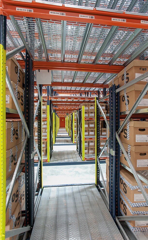 Estanterías selectivas para el archivo documental del Banco Sabadell ...