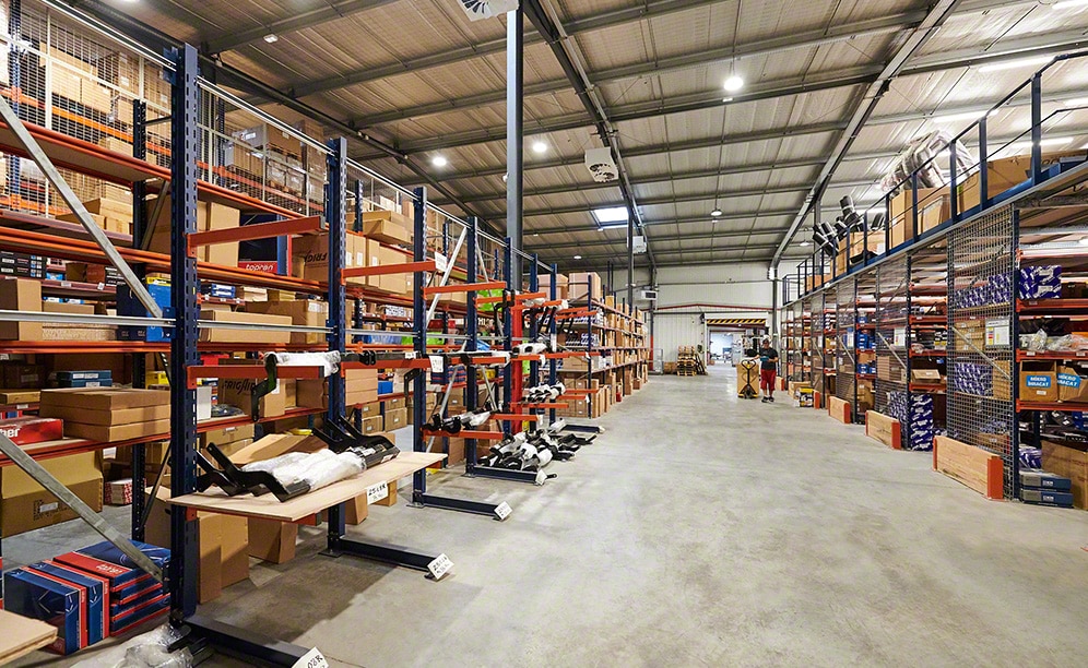 Una bodega de piezas de recambio de coches - Mecalux.com.co